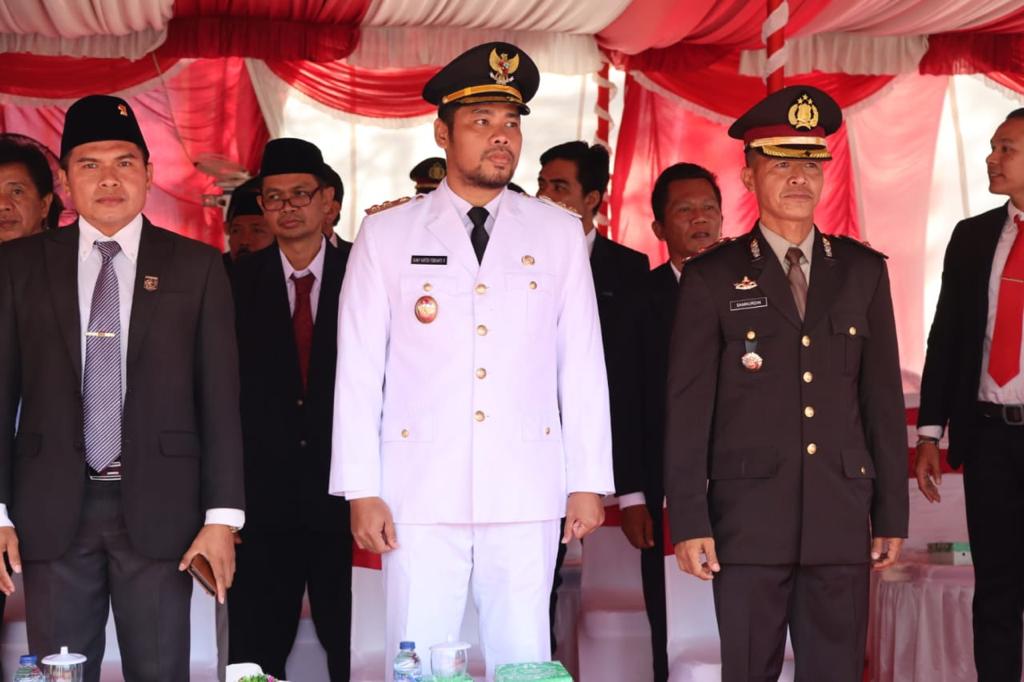 Wakapolres Lombok Utara hadiri penurunan bendera bersama dengan Muspida ...
